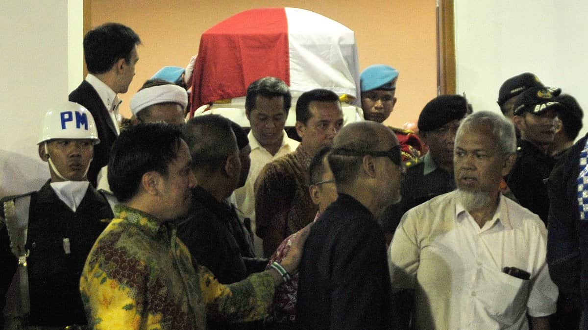 Emotional footage emerges of BJ Habibie, Xanana Gusmao saying farewell ...