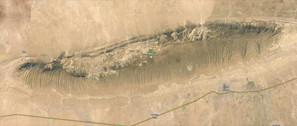 Explainer: Where is Mount Sinjar, and what does it look like? | SBS News