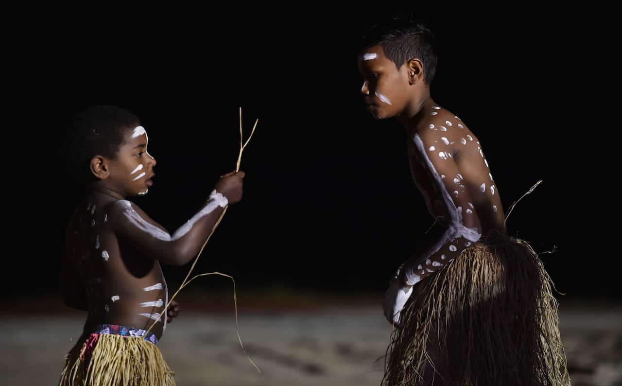 Pictures: PM Tony Abbott welcomed by elders relocates government to ...