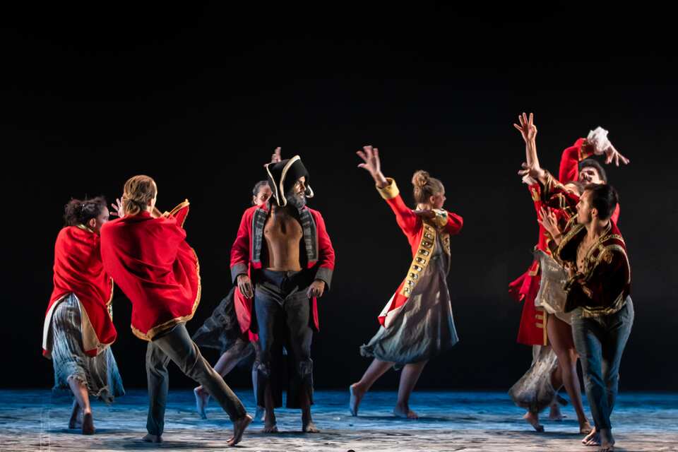Bangarra dance theatre is taking its 'Bennelong' tour online | SBS NITV