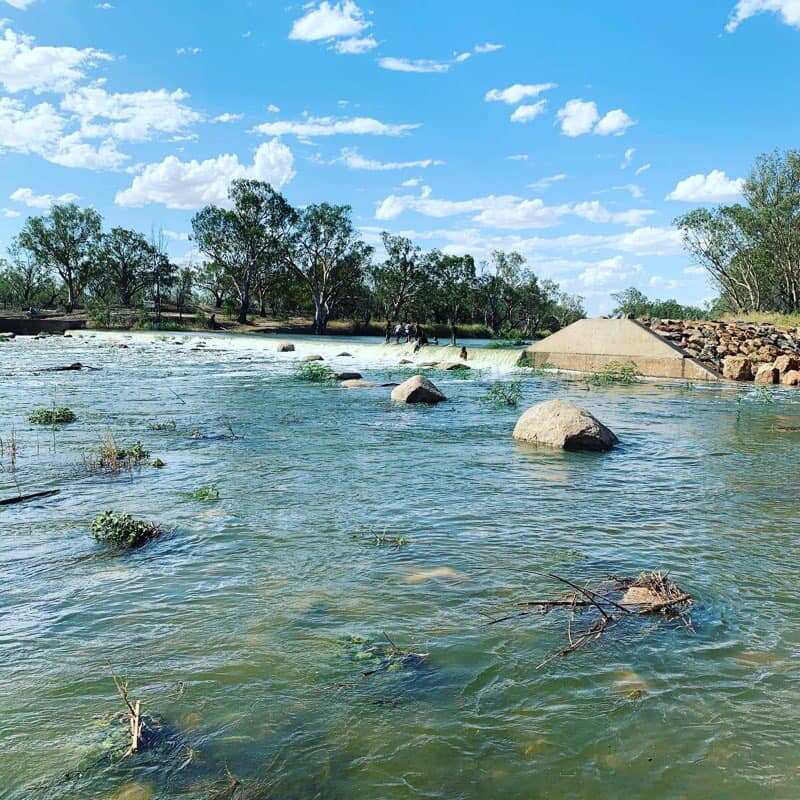 Weir flows as rain water reaches Brewarrina | SBS NITV