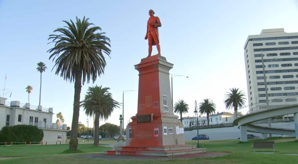 'The colony will fall': Melbourne Captain Cook statue cut down | SBS NITV