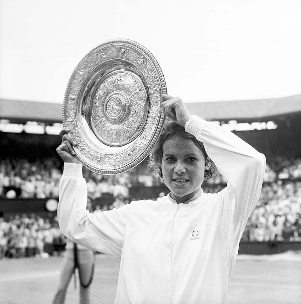 Ash Barty and Evonne Goolagong-Cawley share another special moment ...