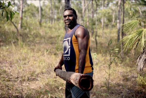 Yidaki master and revered Yolŋu Elder Mr Gurruwiwi passes away | SBS ...