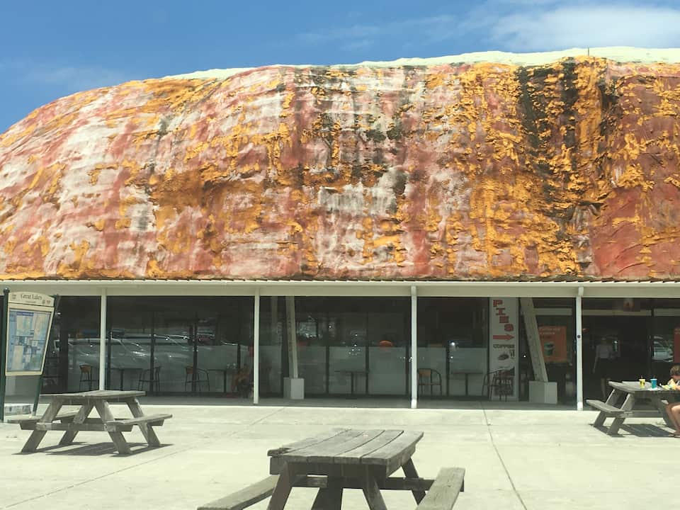 Hundreds of golliwog dolls confirmed dead in 'fake Uluru' roadhouse ...