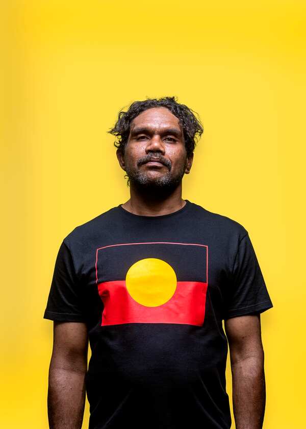 Vincent Namatjira wins $100,000 art prize for 'startling' self-portrait ...
