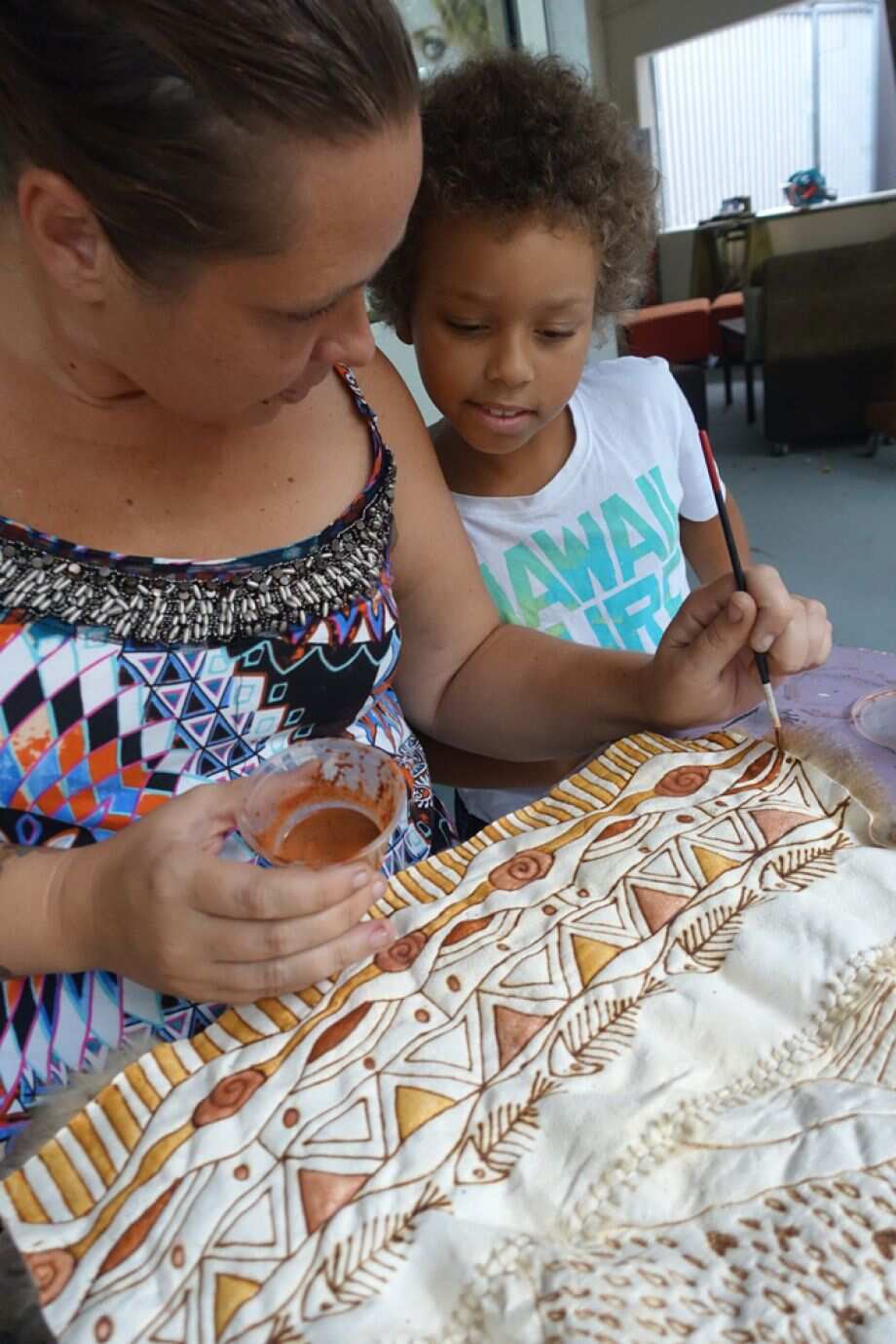 Making possum-skin cloaks: Queenslanders revive ancient tradition | SBS ...