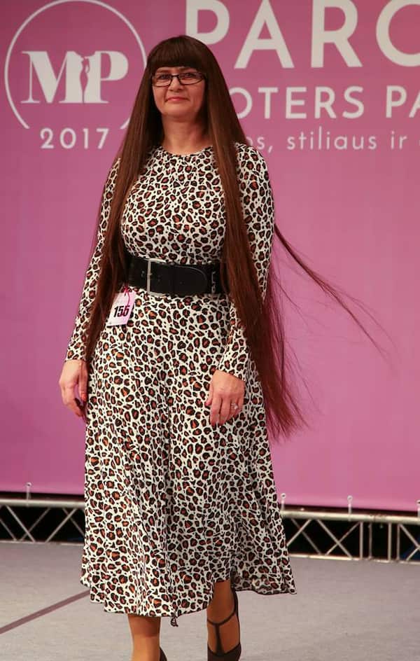 Lithuanian girls compete in long hair contest | SBS Voices