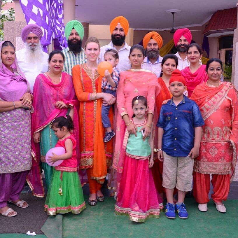 The story behind this family photo that's gone viral | SBS Punjabi