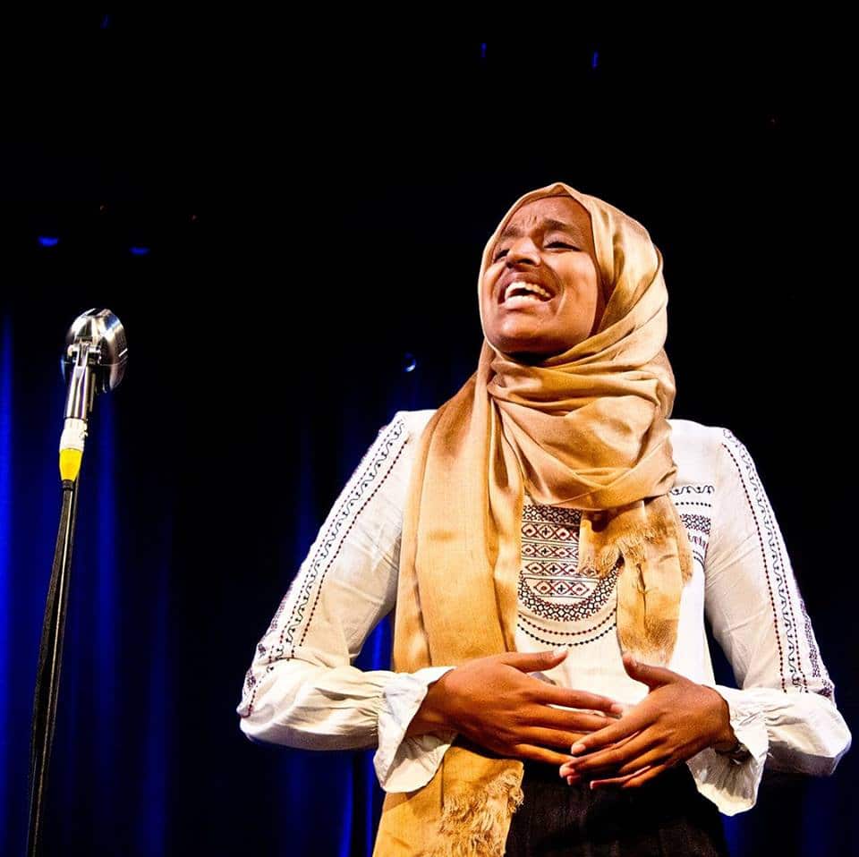 Defying discrimination with poetry and Manal Younus | SBS Tigrinya