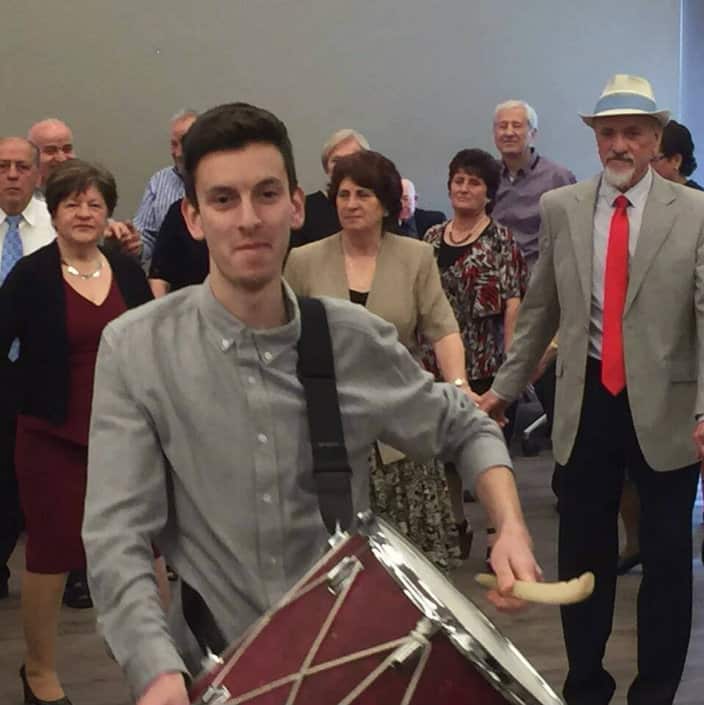 There's nothing Scottish about this bagpiper | SBS Macedonian