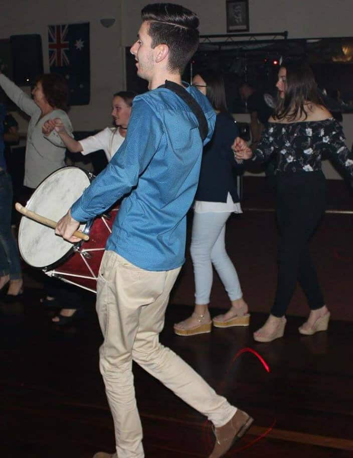 There's nothing Scottish about this bagpiper | SBS Macedonian