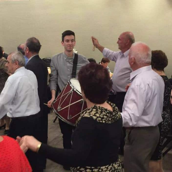 There's nothing Scottish about this bagpiper | SBS Macedonian