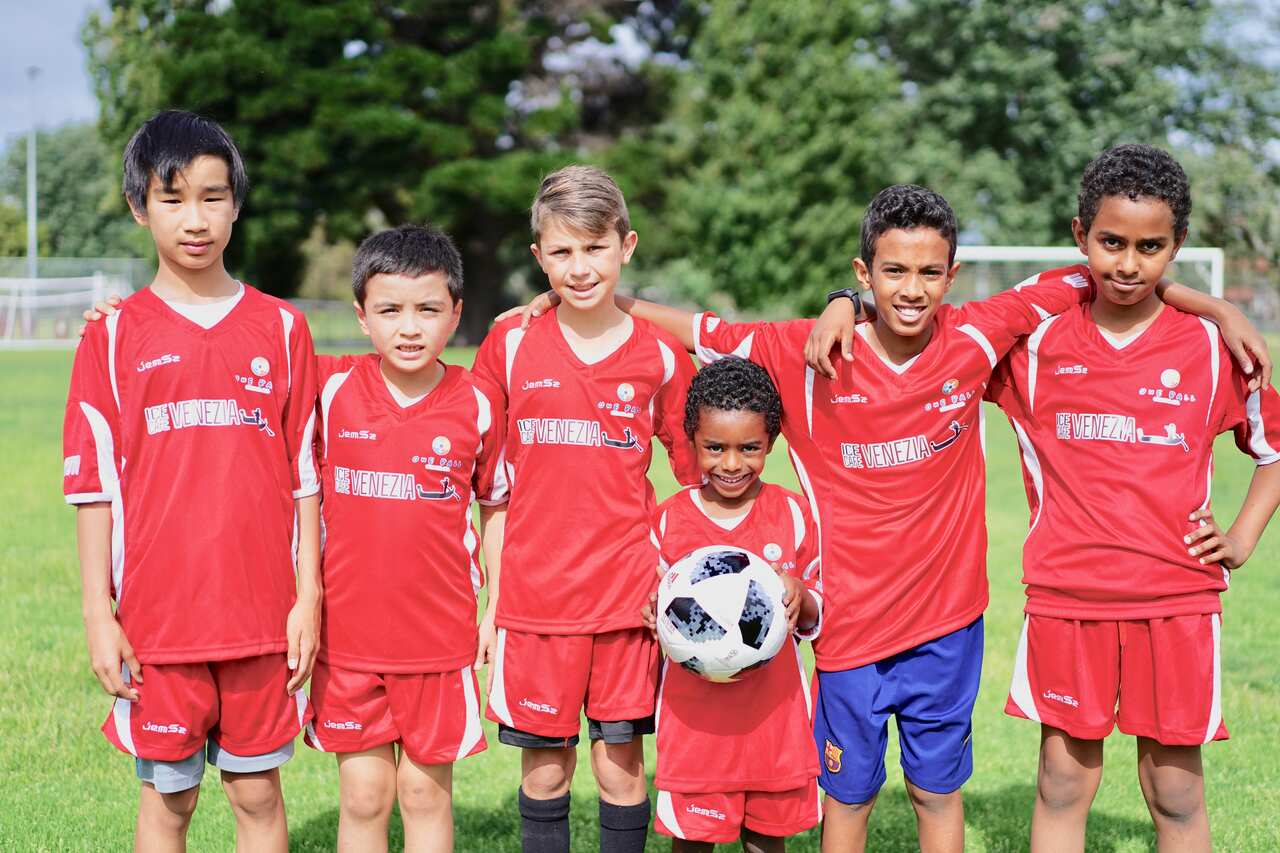 The soccer program helping refugee kids kick goals | SBS Tigrinya