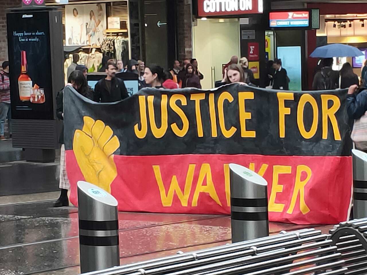 Large crowd braves Melbourne rain to join National Day of Action for ...