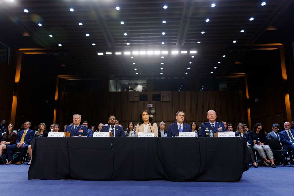 Calls for Pete Hegseth to resign after Atlantic publishes full Signal ...