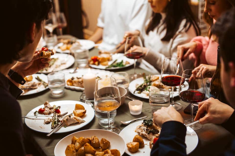 These social dining apps are changing how we socialise and eat | SBS Food