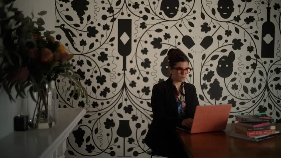 Getting money from strangers: Meet Minki, a financial dominatrix | SBS ...