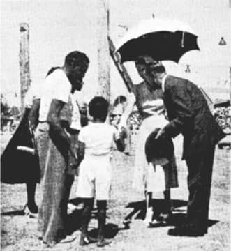 This Wallangang man helped make the boomerang world famous | SBS NITV