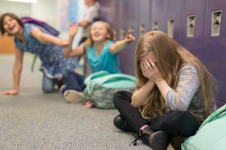 Na-bully ba ang anak mo sa eskwelahan o online? Alamin kung paano ito ...